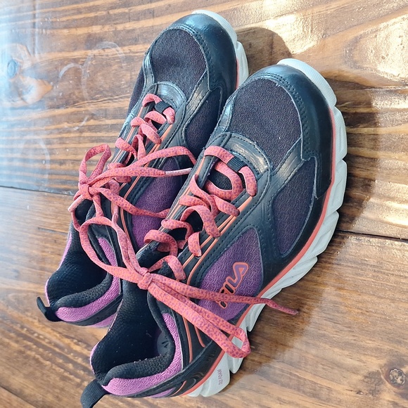 Fila | Shoes | Fila Athletic Running Sneaker Size 65 | Poshmark